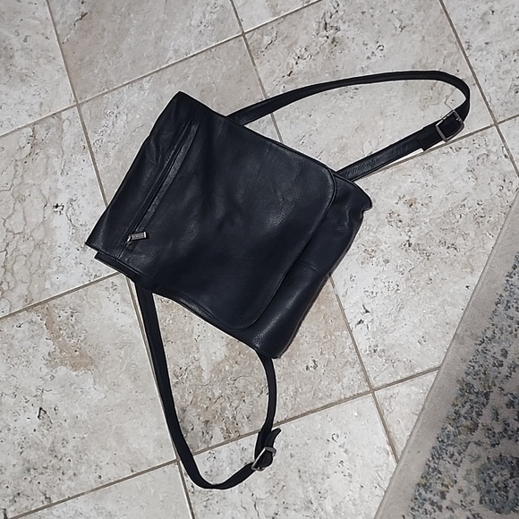 Le Donne | Bags | Le Donne Leather Unisex Backpackcrossbody | Poshmark